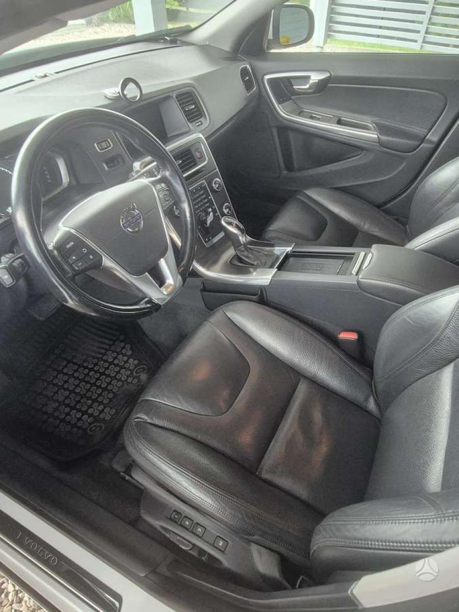 Balts Volvo S60 2014 Jonava, ar dzinēja tilpumu 2.50 L un nobraukumu 142 tūkst. km par 9500 €, foto 8 vietnē AUTOMOTO.COM.LV