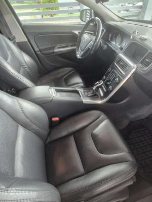 Balts Volvo S60 2014 Jonava, ar dzinēja tilpumu 2.50 L un nobraukumu 142 tūkst. km par 9500 €, foto 9 vietnē AUTOMOTO.COM.LV