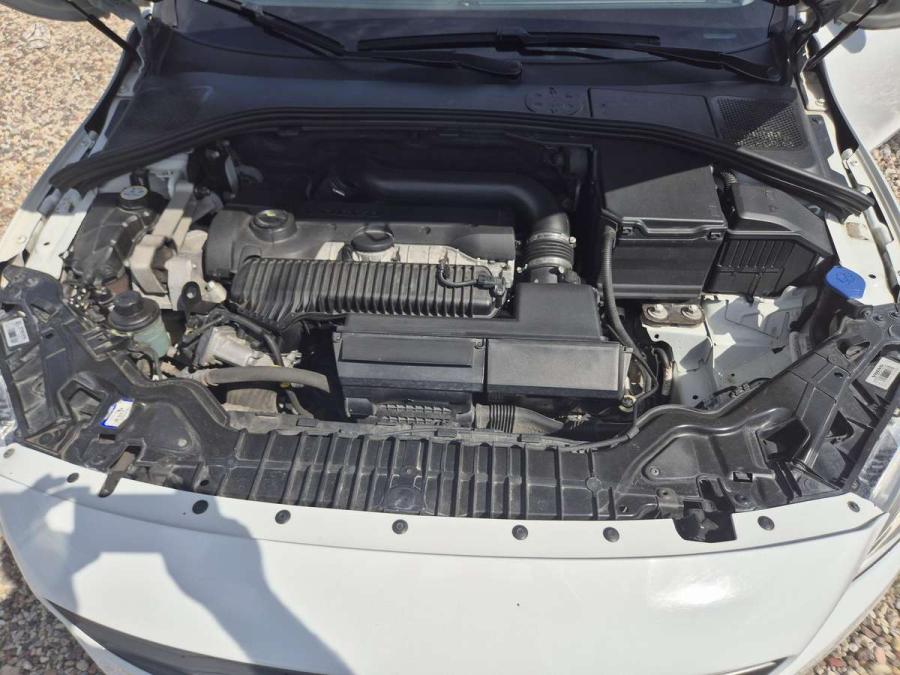 Balts Volvo S60 2014 Jonava, ar dzinēja tilpumu 2.50 L un nobraukumu 142 tūkst. km par 9500 €, foto 11 vietnē AUTOMOTO.COM.LV