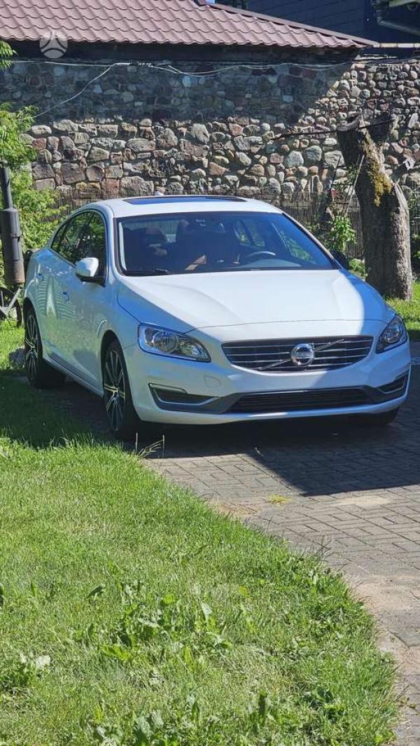 White Volvo S60 2014 in Elektrenai, with an engine capacity of 1.97 L and mileage of 106 thousand km for 8999 €, photo 1 on AUTOMOTO.COM.LV