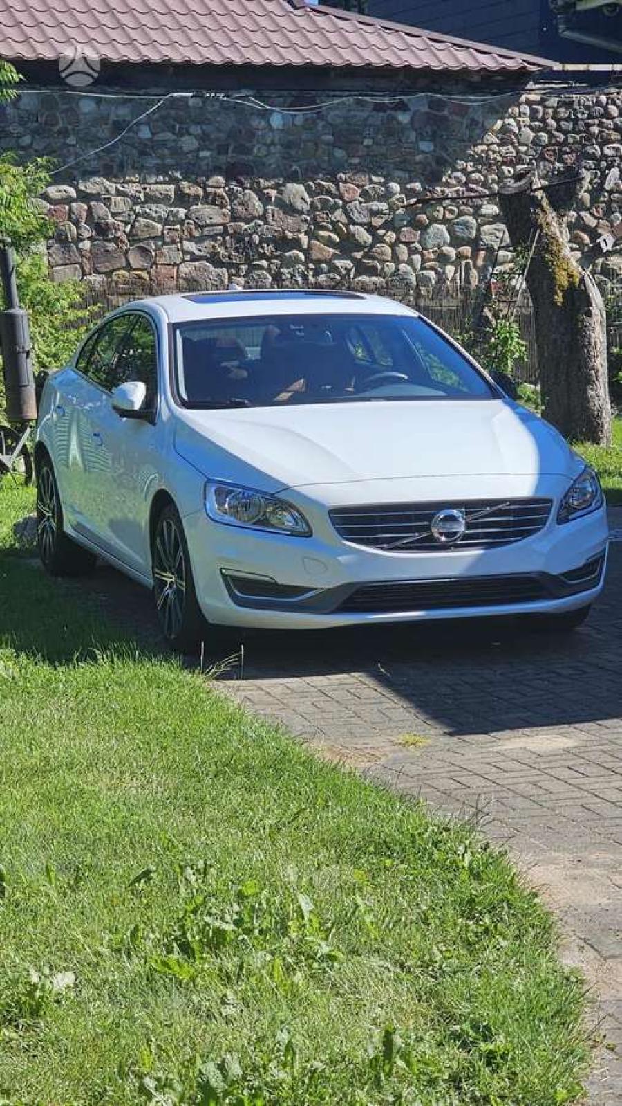 Balts Volvo S60 2014 Elektrėnai, ar dzinēja tilpumu 1.97 L un nobraukumu 106 tūkst. km par 8999 €, foto 1 vietnē AUTOMOTO.COM.LV