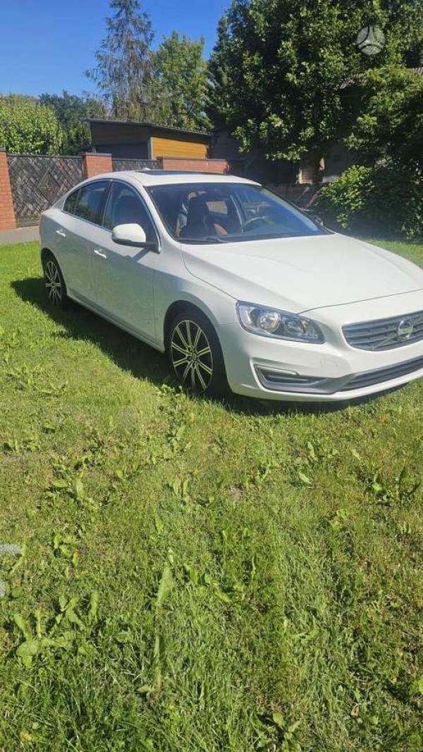 White Volvo S60 2014 in Elektrenai, with an engine capacity of 1.97 L and mileage of 106 thousand km for 8999 €, photo 4 on AUTOMOTO.COM.LV