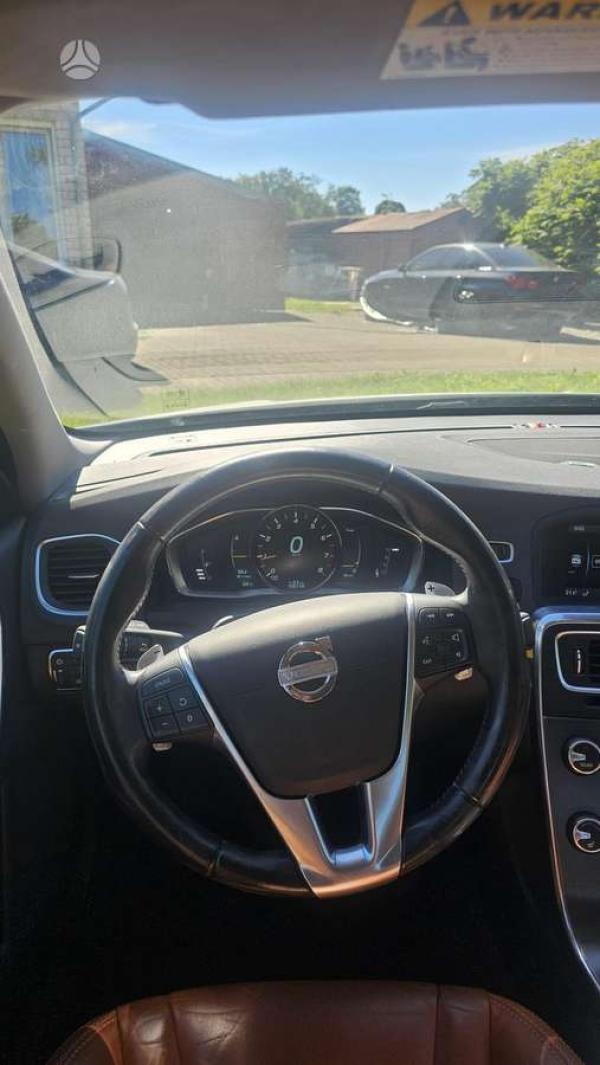 White Volvo S60 2014 in Elektrenai, with an engine capacity of 1.97 L and mileage of 106 thousand km for 8999 €, photo 10 on AUTOMOTO.COM.LV