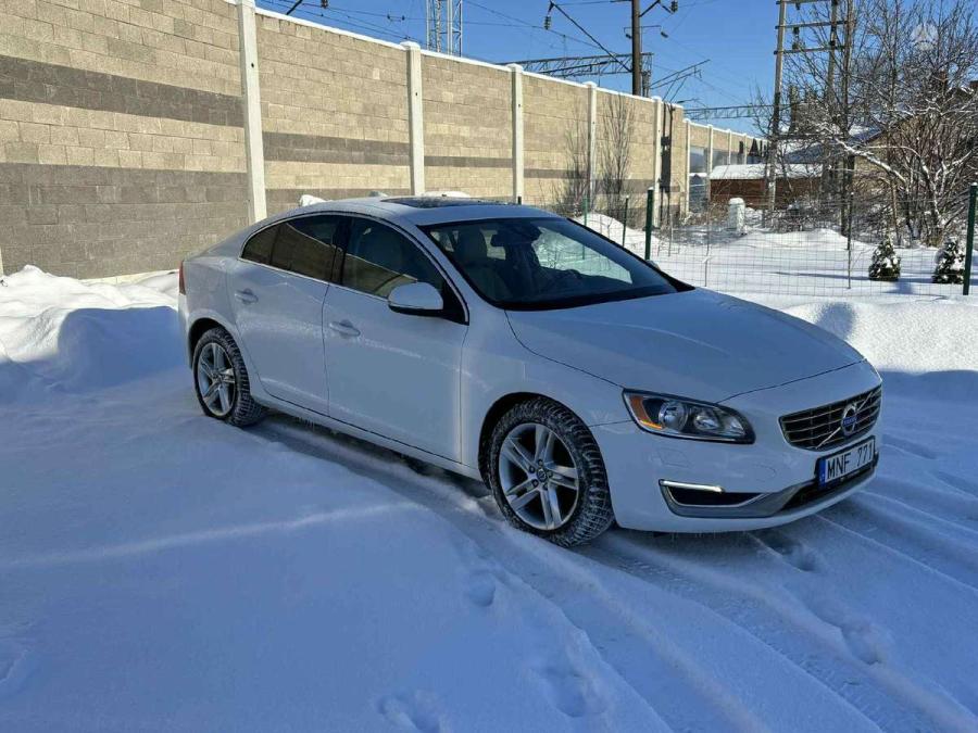 Balts Volvo S60 2015 Viļņa, ar dzinēja tilpumu 2.00 L un nobraukumu 191 tūkst. km par 8500 €, foto 2 vietnē AUTOMOTO.COM.LV