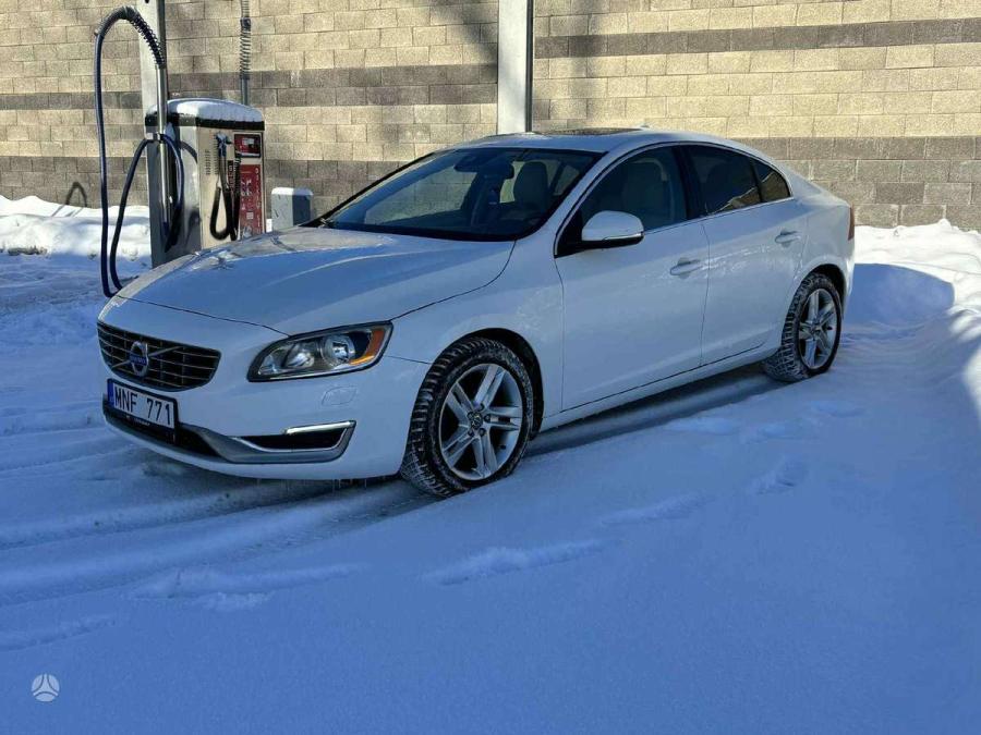 Balts Volvo S60 2015 Viļņa, ar dzinēja tilpumu 2.00 L un nobraukumu 191 tūkst. km par 8500 €, foto 3 vietnē AUTOMOTO.COM.LV
