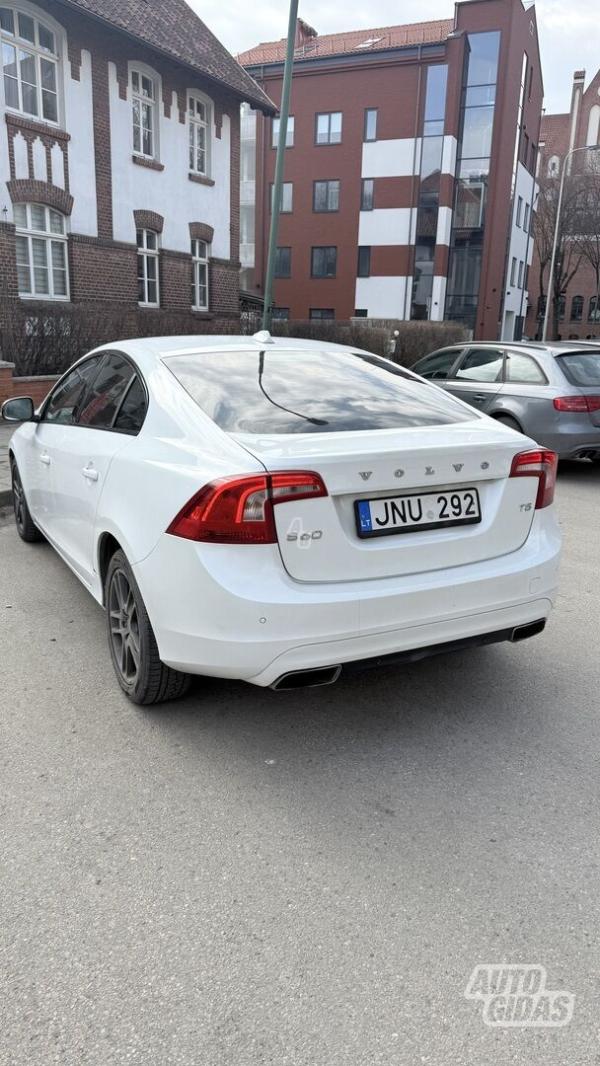 Balts Volvo S60 2015 Klaipėda, ar dzinēja tilpumu 2.00 L un nobraukumu 126 tūkst. km par 9800 €, foto 4 vietnē AUTOMOTO.COM.LV