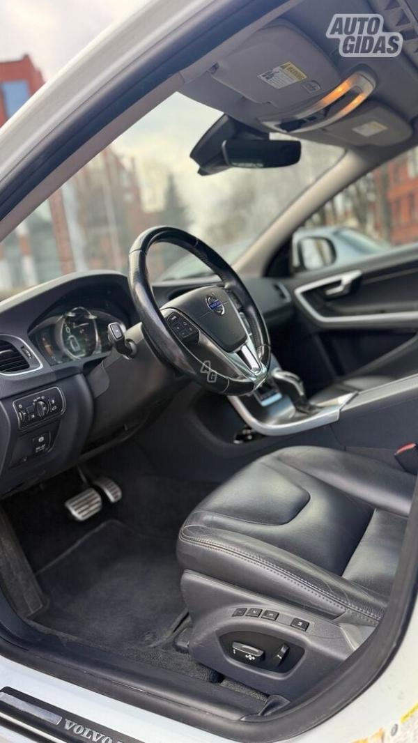 Balts Volvo S60 2015 Klaipėda, ar dzinēja tilpumu 2.00 L un nobraukumu 126 tūkst. km par 9800 €, foto 5 vietnē AUTOMOTO.COM.LV