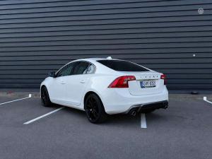Balts Volvo S60 2015 Alīta, ar dzinēja tilpumu 1.97 L un nobraukumu 322 tūkst. km par 10700 €, foto 4 vietnē AUTOMOTO.COM.LV