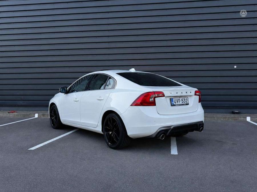 Balts Volvo S60 2015 Alīta, ar dzinēja tilpumu 1.97 L un nobraukumu 322 tūkst. km par 10700 €, foto 4 vietnē AUTOMOTO.COM.LV