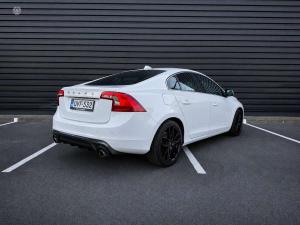 Balts Volvo S60 2015 Alīta, ar dzinēja tilpumu 1.97 L un nobraukumu 322 tūkst. km par 10700 €, foto 5 vietnē AUTOMOTO.COM.LV