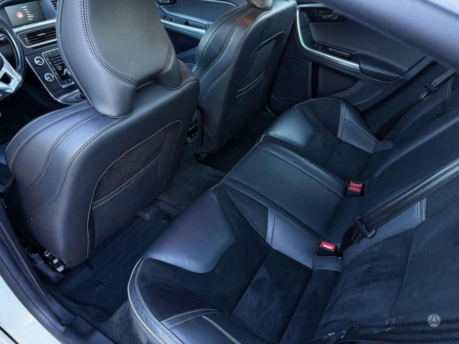 Balts Volvo S60 2015 Alīta, ar dzinēja tilpumu 1.97 L un nobraukumu 322 tūkst. km par 10700 €, foto 9 vietnē AUTOMOTO.COM.LV