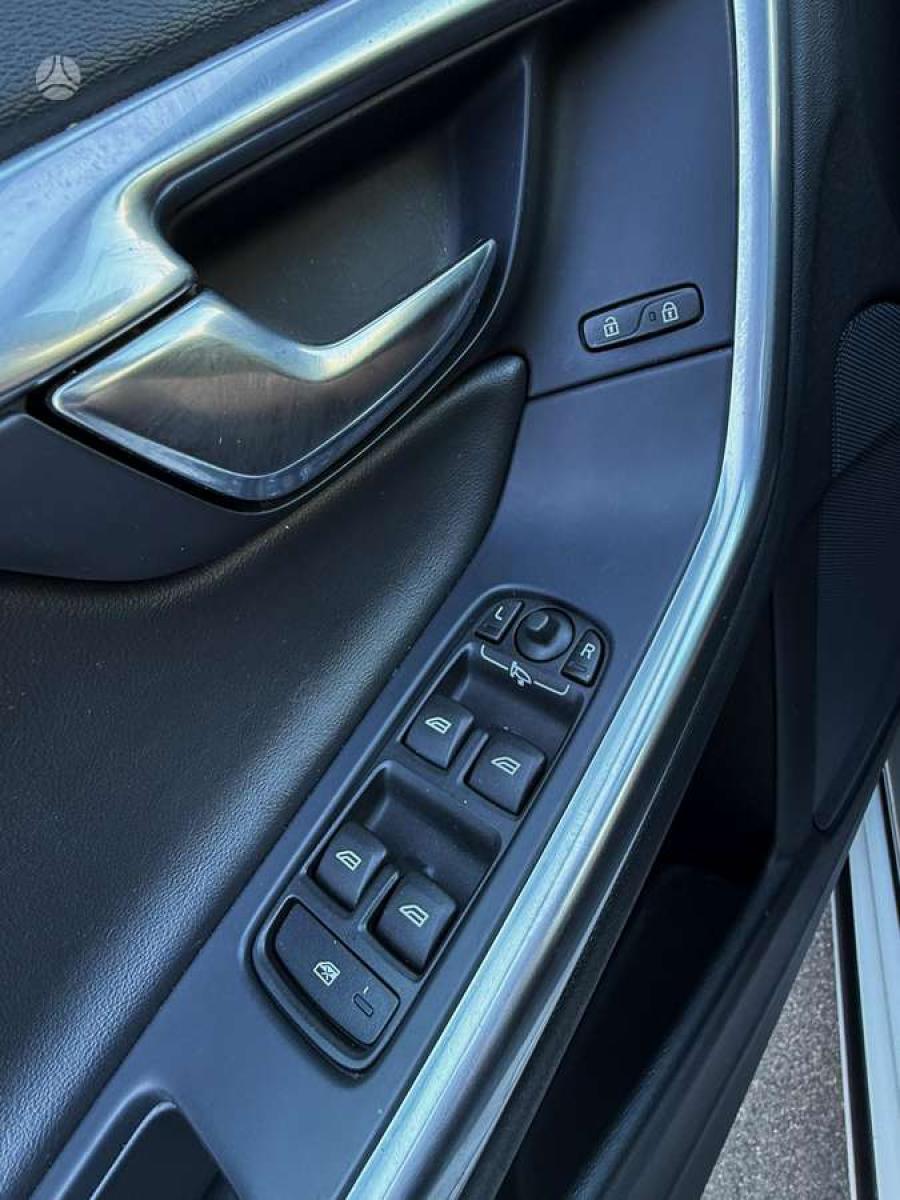 Balts Volvo S60 2015 Alīta, ar dzinēja tilpumu 1.97 L un nobraukumu 322 tūkst. km par 10700 €, foto 17 vietnē AUTOMOTO.COM.LV