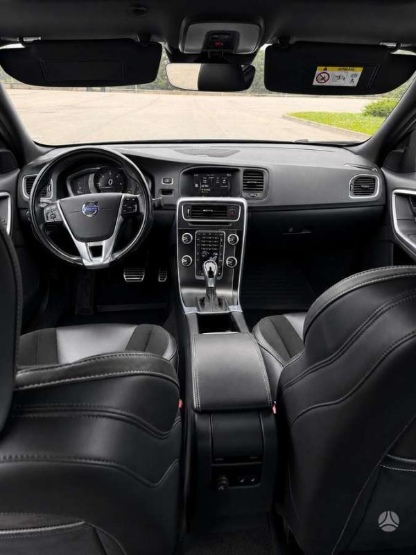 White Volvo S60 2015 in Alytus, with an engine capacity of 1.97 L and mileage of 322 thousand km for 9750 €, photo 9 on AUTOMOTO.COM.LV