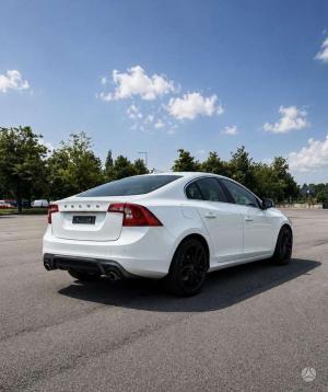 Balts Volvo S60 2015 Alīta, ar dzinēja tilpumu 1.97 L un nobraukumu 322 tūkst. km par 9000 €, foto 4 vietnē AUTOMOTO.COM.LV