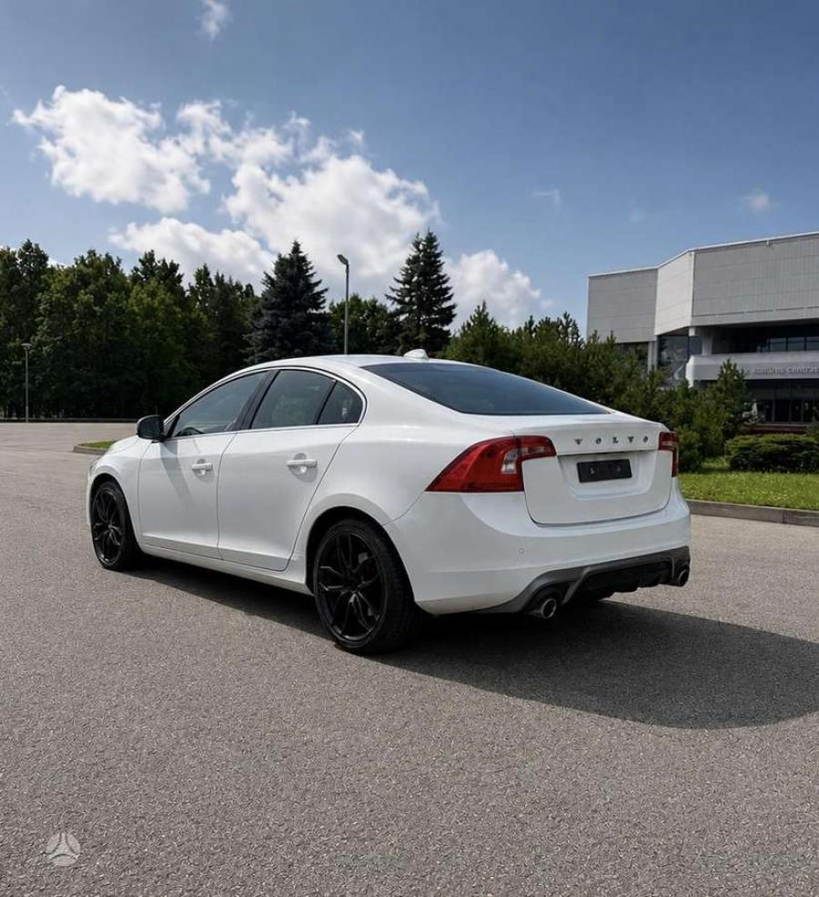 Balts Volvo S60 2015 Alīta, ar dzinēja tilpumu 1.97 L un nobraukumu 322 tūkst. km par 9000 €, foto 5 vietnē AUTOMOTO.COM.LV