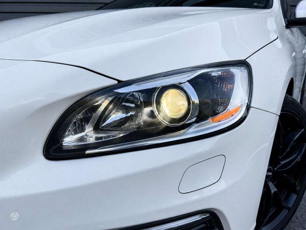 Balts Volvo S60 2015 Alīta, ar dzinēja tilpumu 1.97 L un nobraukumu 322 tūkst. km par 9000 €, foto 5 vietnē AUTOMOTO.COM.LV