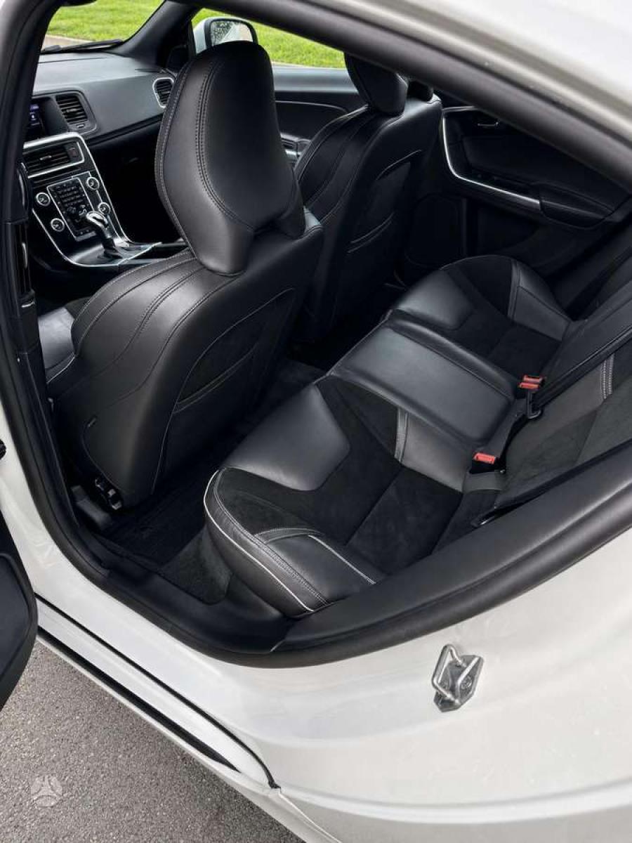 Balts Volvo S60 2015 Alīta, ar dzinēja tilpumu 1.97 L un nobraukumu 322 tūkst. km par 9000 €, foto 15 vietnē AUTOMOTO.COM.LV