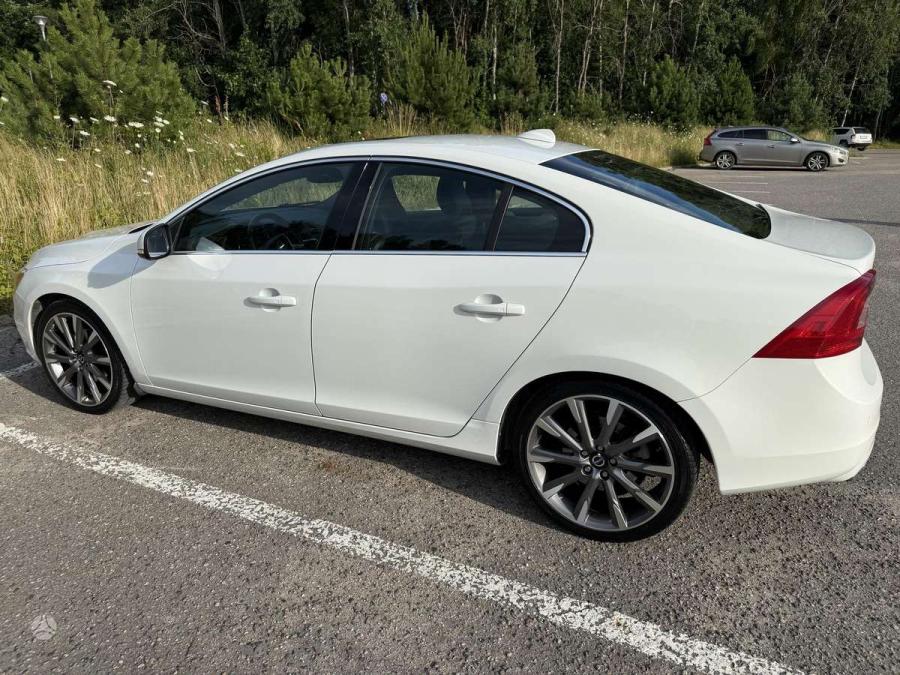 Balts Volvo S60 2015 Klaipėda, ar dzinēja tilpumu 1.97 L un nobraukumu 173 tūkst. km par 8900 €, foto 4 vietnē AUTOMOTO.COM.LV