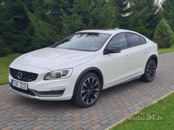 Balts Volvo S60 2015 Tallina, ar dzinēja tilpumu 2.40 L un nobraukumu 122 tūkst. km par 17500 €, foto 1 vietnē AUTOMOTO.COM.LV