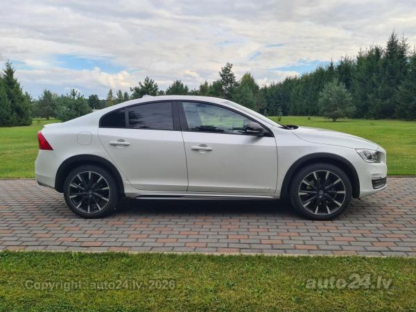 Balts Volvo S60 2015 Tallina, ar dzinēja tilpumu 2.40 L un nobraukumu 122 tūkst. km par 17500 €, foto 6 vietnē AUTOMOTO.COM.LV