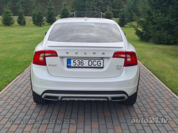 Balts Volvo S60 2015 Tallina, ar dzinēja tilpumu 2.40 L un nobraukumu 122 tūkst. km par 17500 €, foto 8 vietnē AUTOMOTO.COM.LV