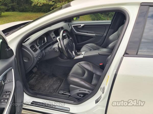 Balts Volvo S60 2015 Tallina, ar dzinēja tilpumu 2.40 L un nobraukumu 122 tūkst. km par 17500 €, foto 9 vietnē AUTOMOTO.COM.LV