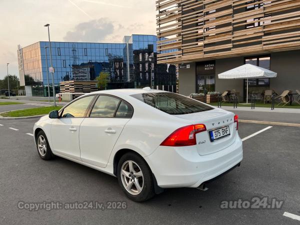 Белый Вольво С60 2015 в Таллин, объемом двигателя 1.60 л и пробегом 142 тыс. км за 13000 €, фото 6 на AUTOMOTO.COM.LV