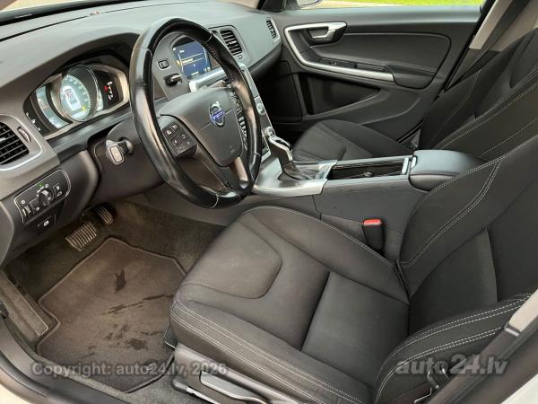 Белый Вольво С60 2015 в Таллин, объемом двигателя 1.60 л и пробегом 142 тыс. км за 13000 €, фото 8 на AUTOMOTO.COM.LV