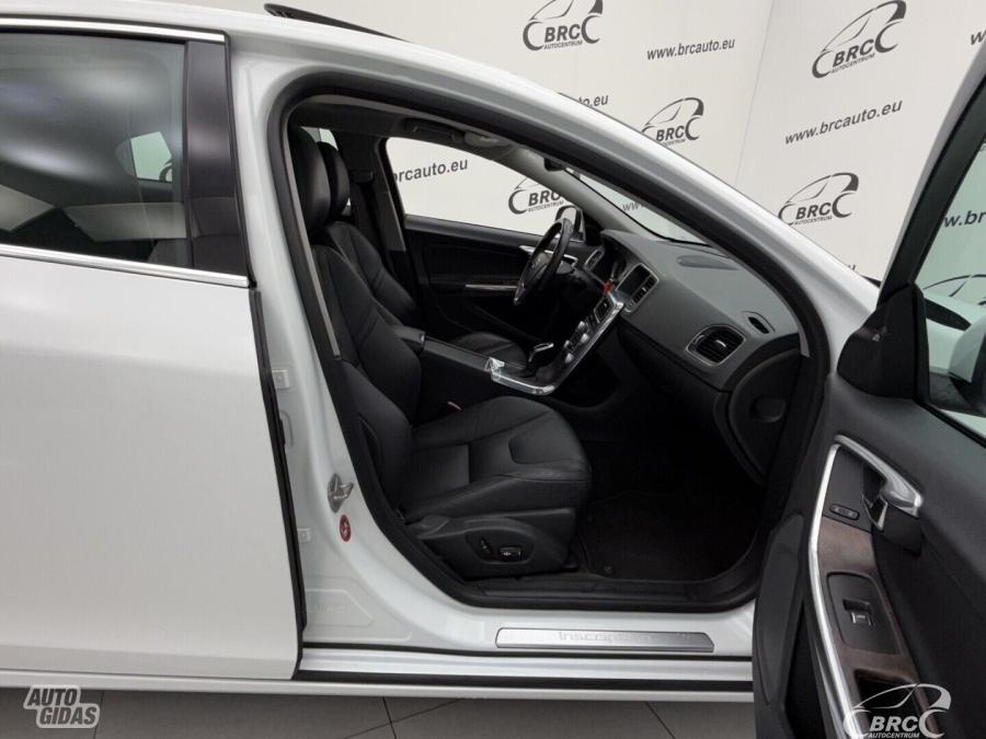 Balts Volvo S60 2016 Avižieniai, ar dzinēja tilpumu 2.00 L un nobraukumu 200 tūkst. km par 10900 €, foto 5 vietnē AUTOMOTO.COM.LV