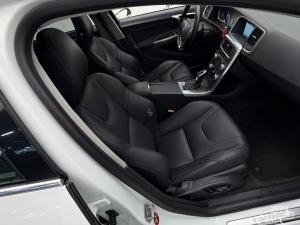 Balts Volvo S60 2016 Avižieniai, ar dzinēja tilpumu 2.00 L un nobraukumu 200 tūkst. km par 10900 €, foto 6 vietnē AUTOMOTO.COM.LV
