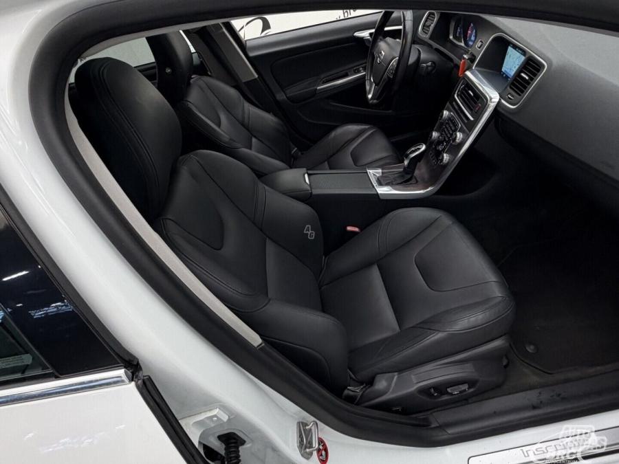 Balts Volvo S60 2016 Avižieniai, ar dzinēja tilpumu 2.00 L un nobraukumu 200 tūkst. km par 10900 €, foto 6 vietnē AUTOMOTO.COM.LV