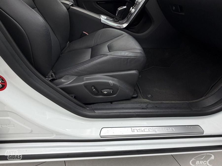 Balts Volvo S60 2016 Avižieniai, ar dzinēja tilpumu 2.00 L un nobraukumu 200 tūkst. km par 10900 €, foto 7 vietnē AUTOMOTO.COM.LV