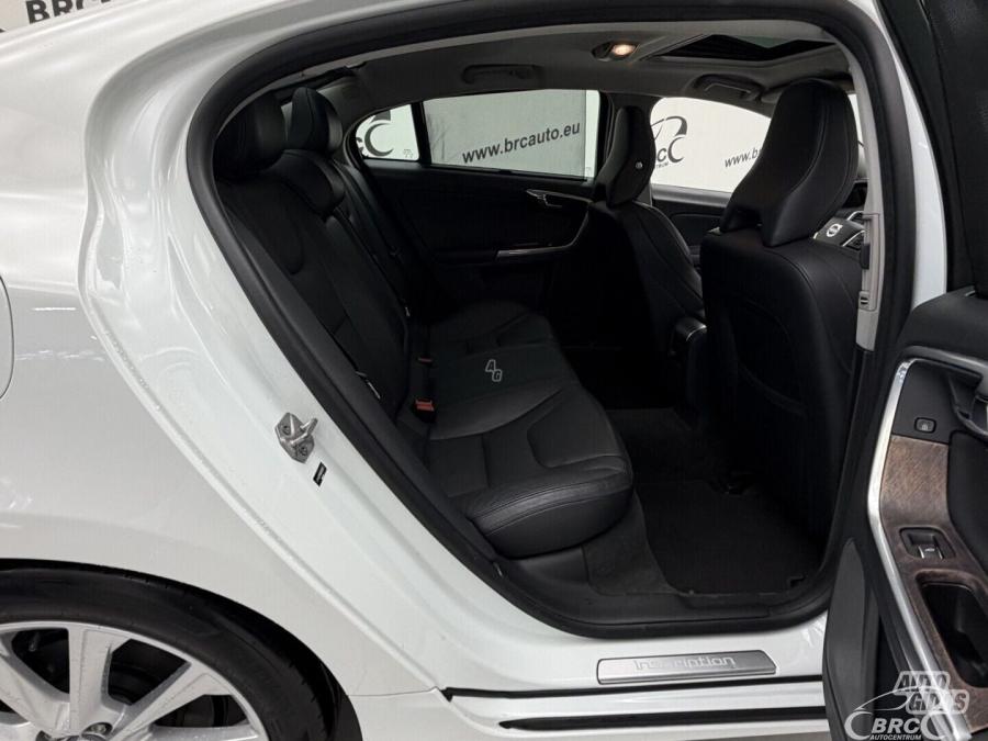 Balts Volvo S60 2016 Avižieniai, ar dzinēja tilpumu 2.00 L un nobraukumu 200 tūkst. km par 10900 €, foto 10 vietnē AUTOMOTO.COM.LV
