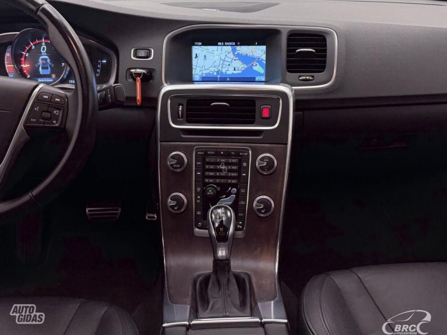 Balts Volvo S60 2016 Avižieniai, ar dzinēja tilpumu 2.00 L un nobraukumu 200 tūkst. km par 10900 €, foto 15 vietnē AUTOMOTO.COM.LV