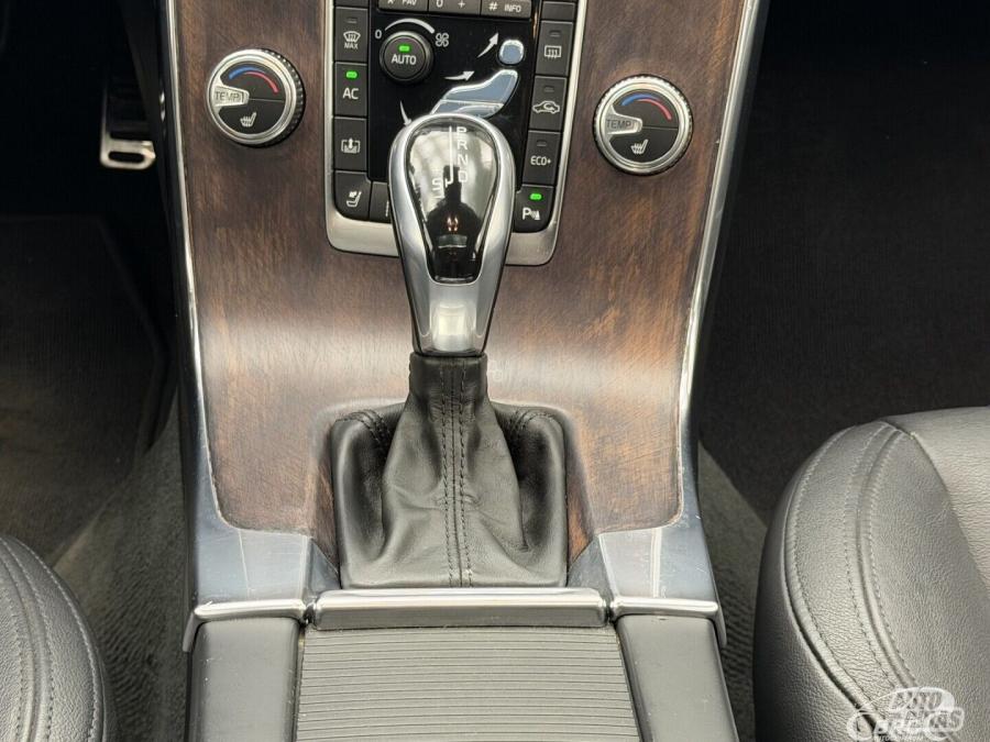 Balts Volvo S60 2016 Avižieniai, ar dzinēja tilpumu 2.00 L un nobraukumu 200 tūkst. km par 10900 €, foto 18 vietnē AUTOMOTO.COM.LV