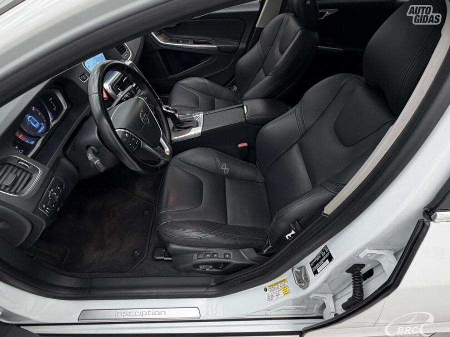 Balts Volvo S60 2016 Avižieniai, ar dzinēja tilpumu 2.00 L un nobraukumu 200 tūkst. km par 10900 €, foto 21 vietnē AUTOMOTO.COM.LV