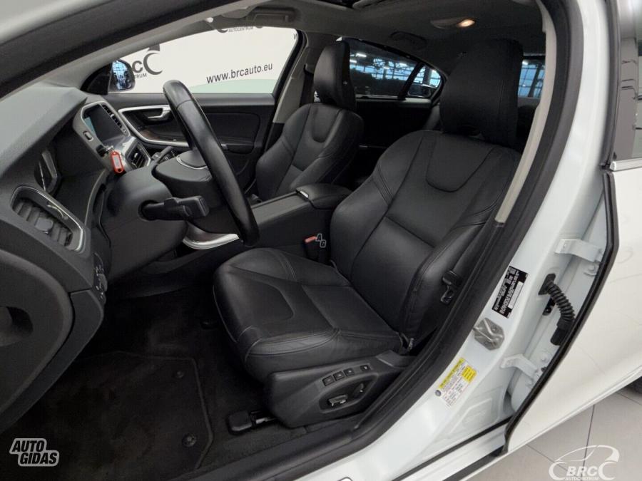 Balts Volvo S60 2016 Avižieniai, ar dzinēja tilpumu 2.00 L un nobraukumu 200 tūkst. km par 10900 €, foto 23 vietnē AUTOMOTO.COM.LV