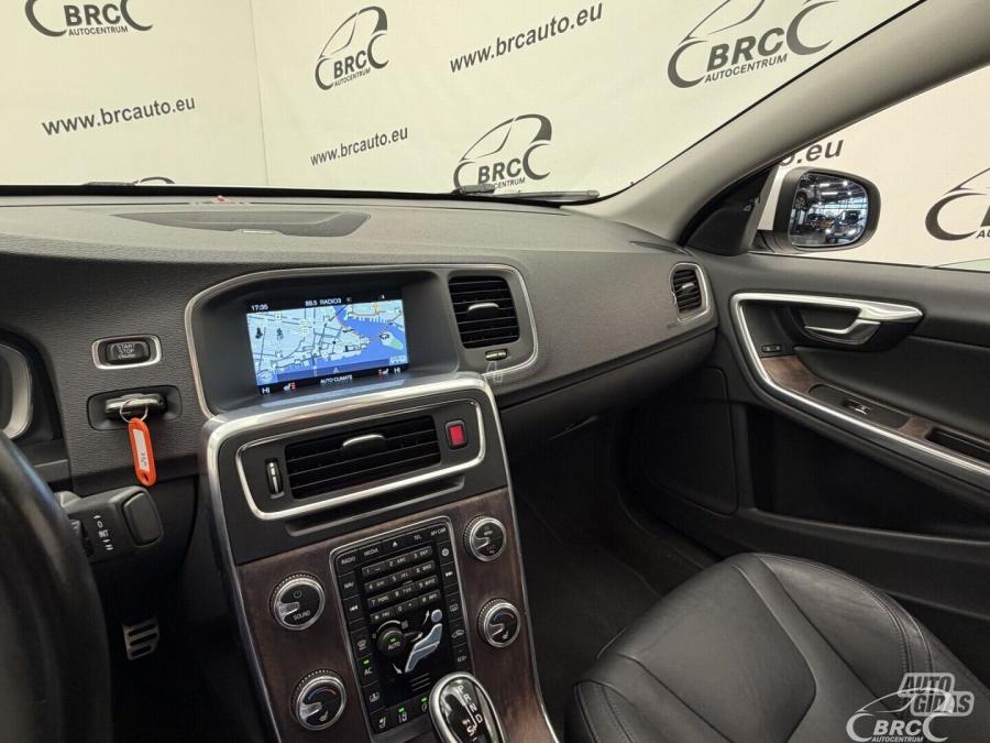 Balts Volvo S60 2016 Avižieniai, ar dzinēja tilpumu 2.00 L un nobraukumu 200 tūkst. km par 10900 €, foto 27 vietnē AUTOMOTO.COM.LV