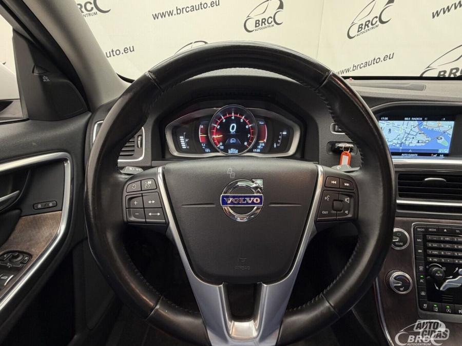 Balts Volvo S60 2016 Avižieniai, ar dzinēja tilpumu 2.00 L un nobraukumu 200 tūkst. km par 10900 €, foto 28 vietnē AUTOMOTO.COM.LV