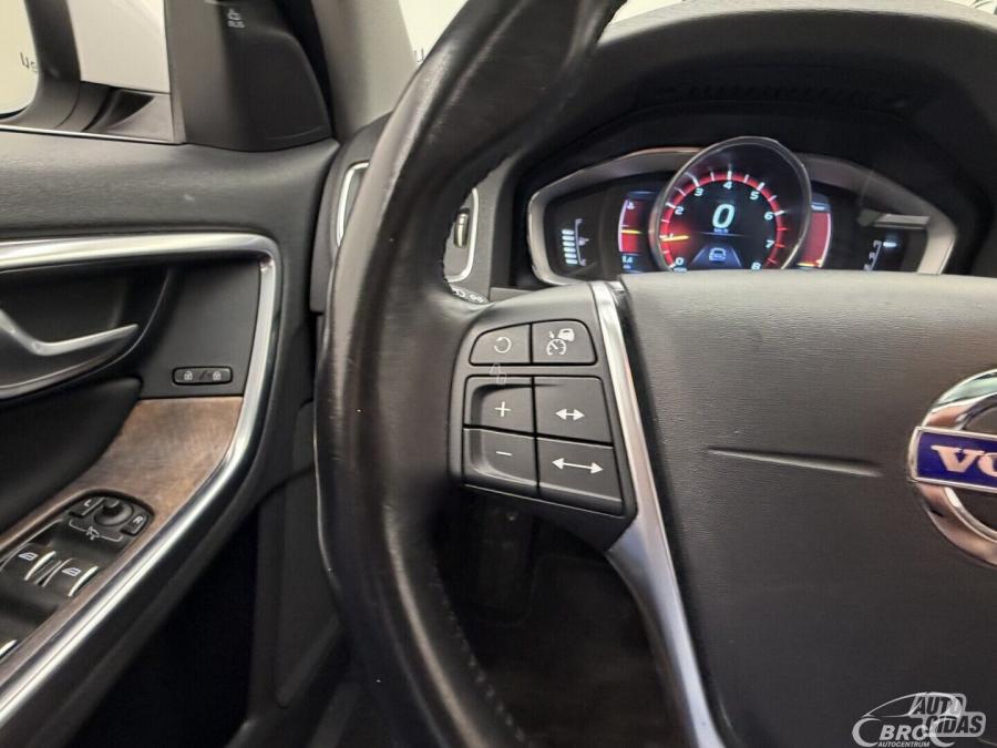Balts Volvo S60 2016 Avižieniai, ar dzinēja tilpumu 2.00 L un nobraukumu 200 tūkst. km par 10900 €, foto 30 vietnē AUTOMOTO.COM.LV