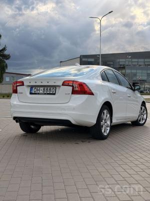 White Volvo S60 2016 in Riga, with an engine capacity of 2.00 L and mileage of 192 thousand km for 9000 €, photo 3 on AUTOMOTO.COM.LV