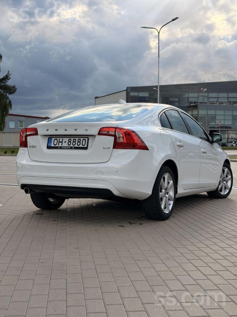 White Volvo S60 2016 in Riga, with an engine capacity of 2.00 L and mileage of 192 thousand km for 9000 €, photo 3 on AUTOMOTO.COM.LV