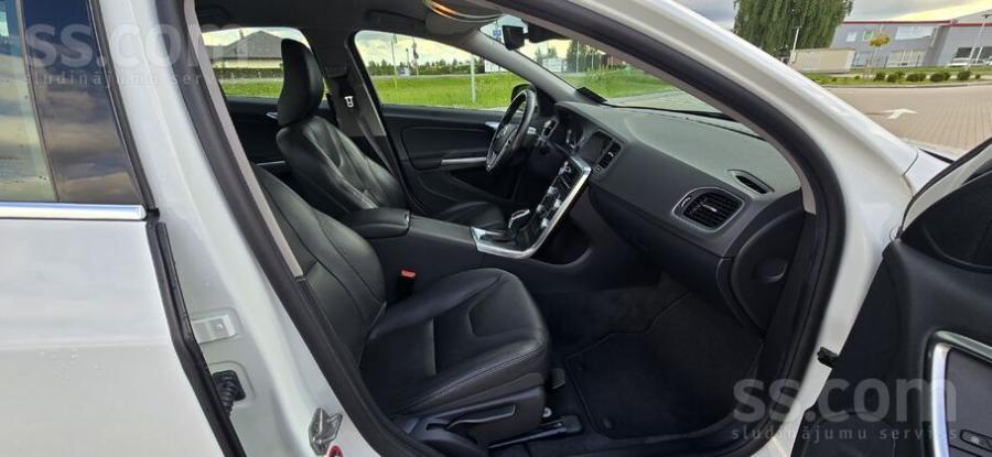 White Volvo S60 2016 in Riga, with an engine capacity of 2.00 L and mileage of 192 thousand km for 9000 €, photo 4 on AUTOMOTO.COM.LV