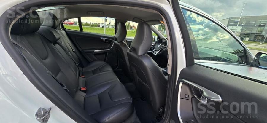 White Volvo S60 2016 in Riga, with an engine capacity of 2.00 L and mileage of 192 thousand km for 9000 €, photo 6 on AUTOMOTO.COM.LV
