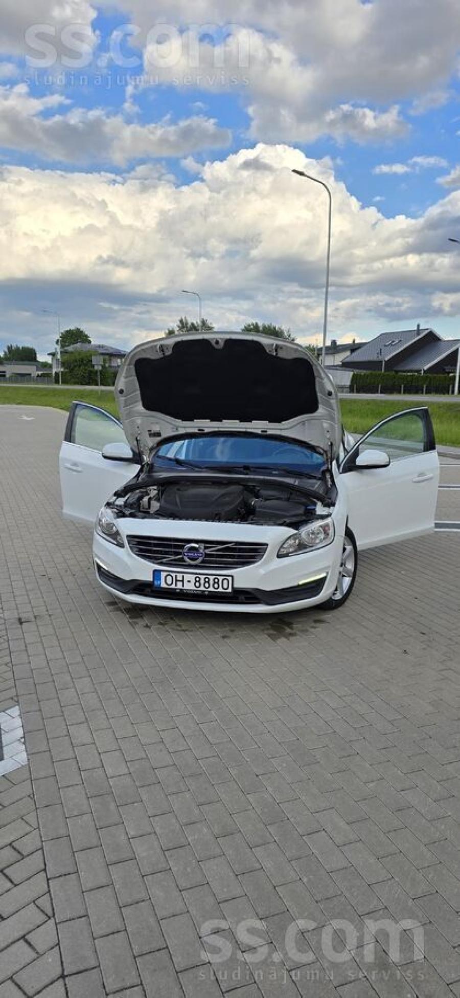 White Volvo S60 2016 in Riga, with an engine capacity of 2.00 L and mileage of 192 thousand km for 9000 €, photo 7 on AUTOMOTO.COM.LV
