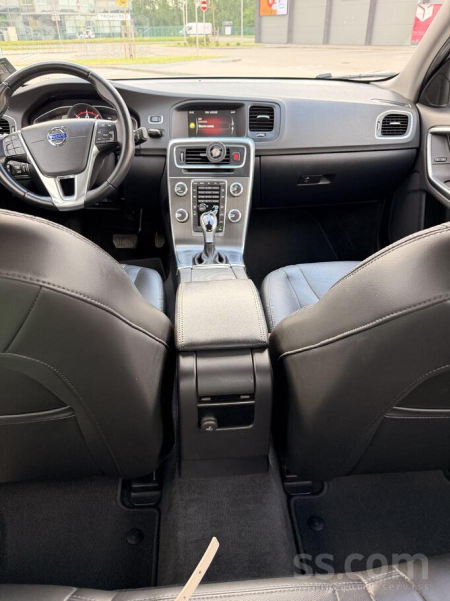 White Volvo S60 2016 in Riga, with an engine capacity of 2.00 L and mileage of 192 thousand km for 9000 €, photo 15 on AUTOMOTO.COM.LV