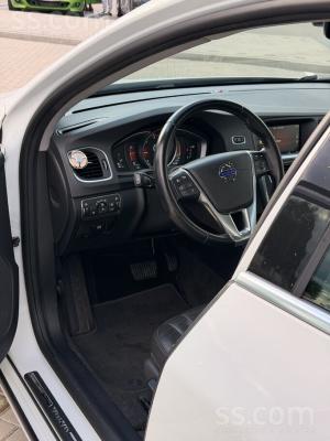 White Volvo S60 2016 in Riga, with an engine capacity of 2.00 L and mileage of 192 thousand km for 9000 €, photo 17 on AUTOMOTO.COM.LV