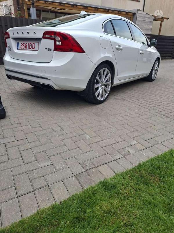 White Volvo S60 2016 in Kaunas, with an engine capacity of 1.97 L and mileage of 172 thousand km for 8999 €, photo 5 on AUTOMOTO.COM.LV