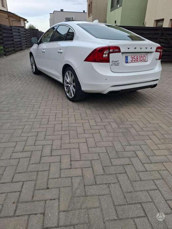 White Volvo S60 2016 in Kaunas, with an engine capacity of 1.97 L and mileage of 172 thousand km for 8999 €, photo 8 on AUTOMOTO.COM.LV