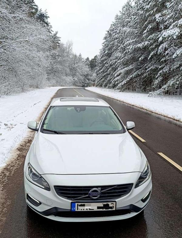 Balts Volvo S60 2017 Viļņa, ar dzinēja tilpumu 1.97 L un nobraukumu 139 tūkst. km par 11900 €, foto 2 vietnē AUTOMOTO.COM.LV